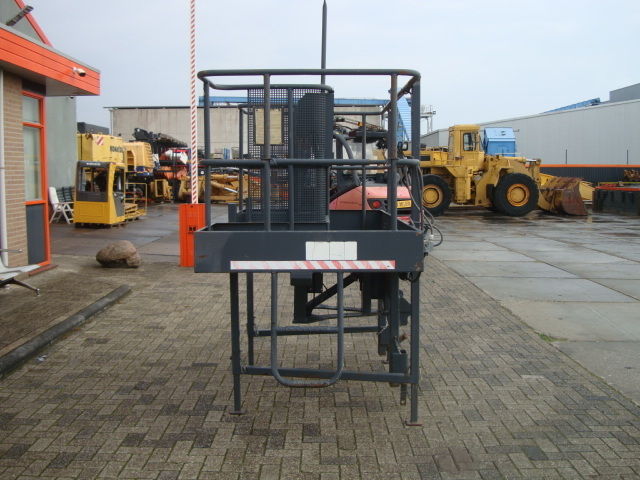 MERLO 2 Persons man slewing platform - Max Machinery Equipment