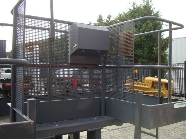 MERLO 2 Persons man slewing platform - Max Machinery Equipment