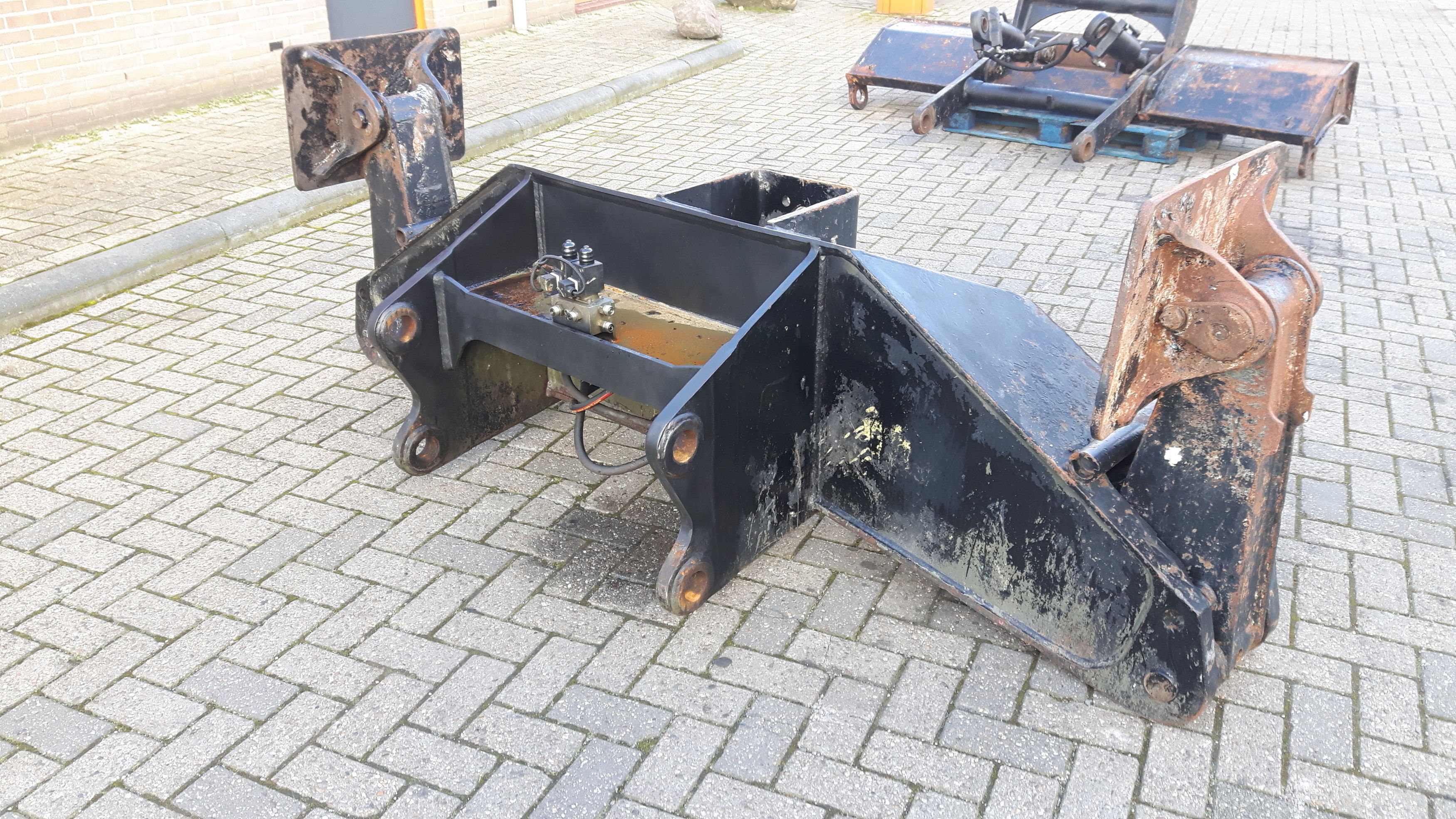 Excavator Stabilizers CAT M318 - Max Machinery Equipment