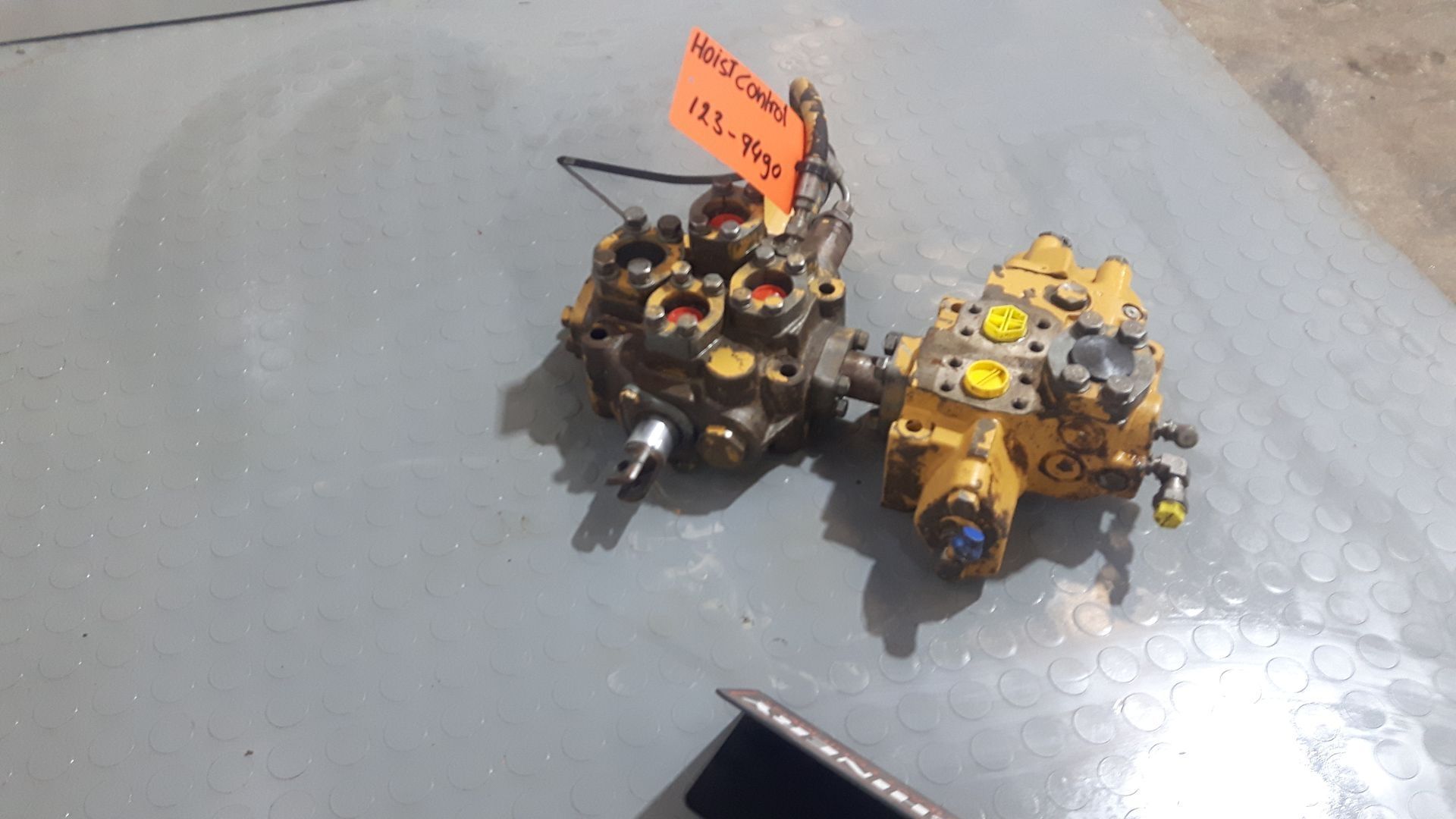 CAT VALVE GP-HOIST CONTROL ( 123-9490 ) - Max Machinery Equipment